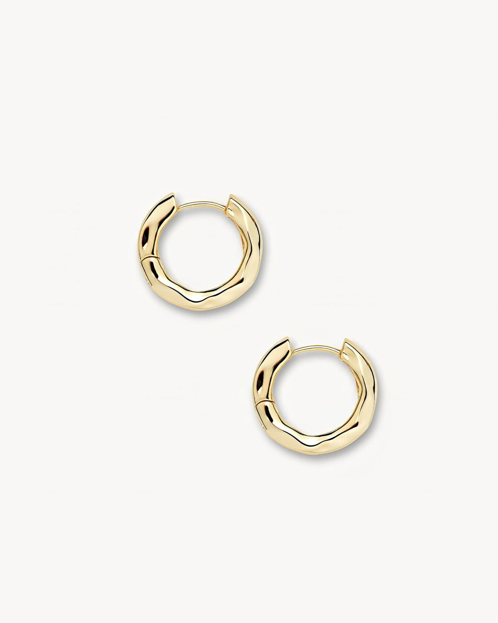 Petite Wavy Hoops in Gold – MACHETE